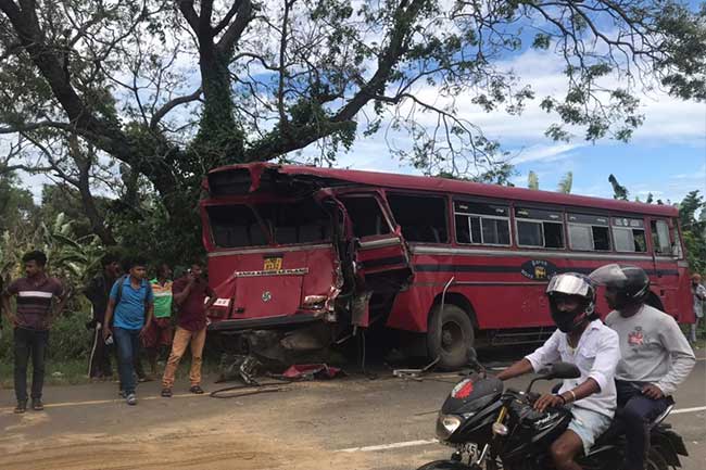 තවත් බස් රථයක් අනතුරක – 7ක් රෝහලට – srilankantribune.com